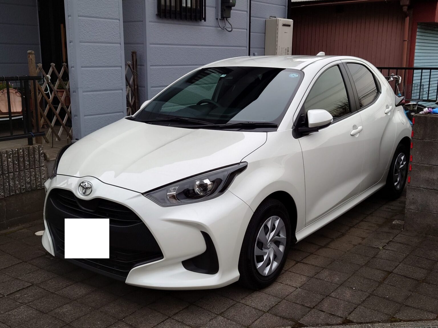 TOYOTA R4年 ヤリス 1.0X ホワイトパールクリスタルシャイン 千葉県にお住いのH様へご納車でございます。 | T.U.C ...